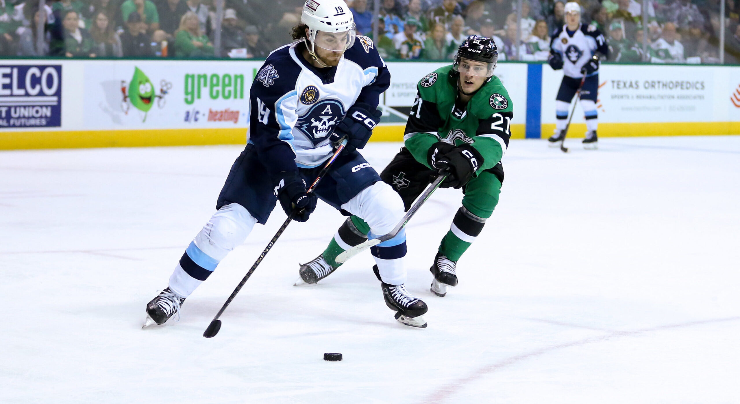 Admirals Earn Game 5 Win - Milwaukee Admirals